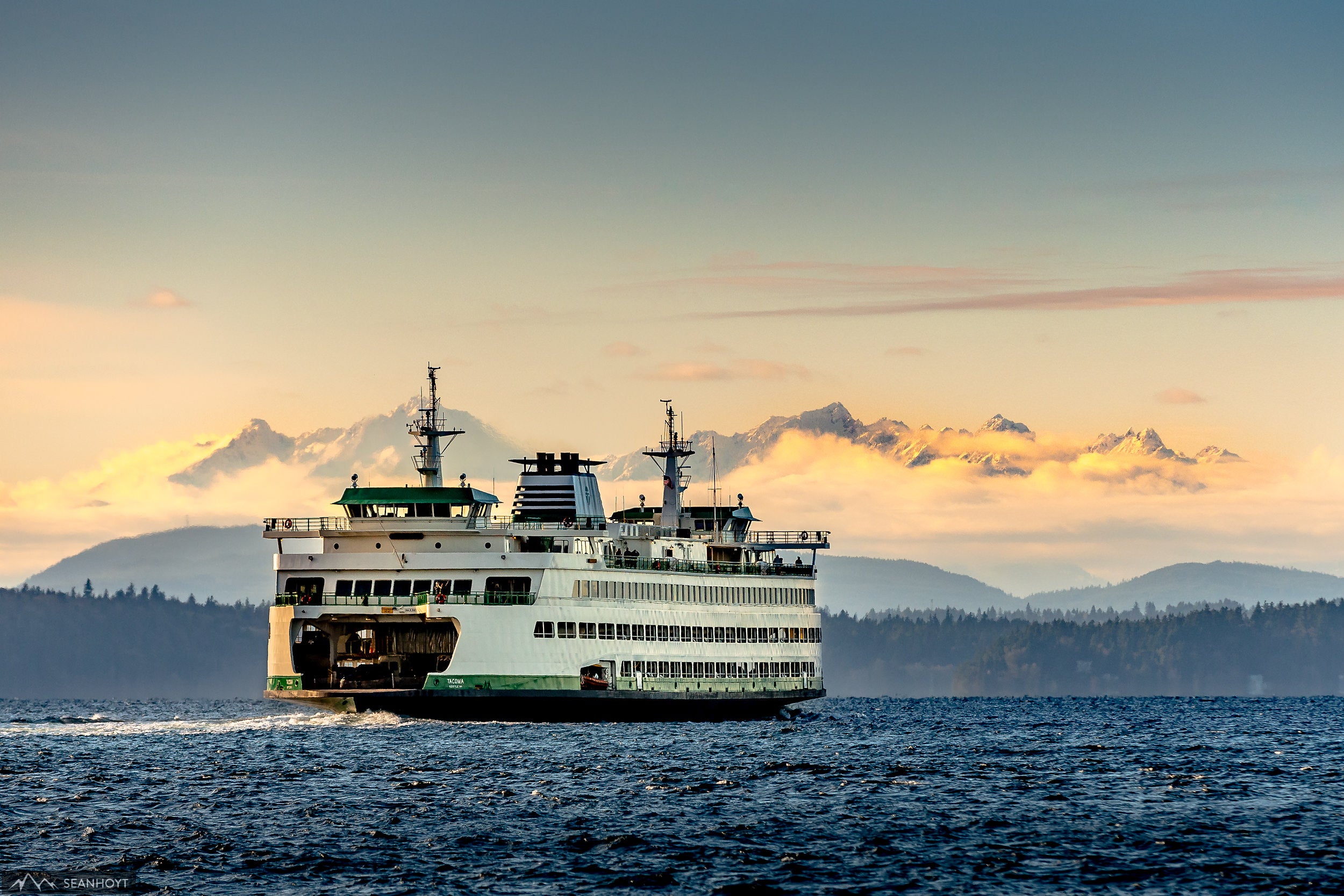 Seattle Ferry Heading to the Mountains – Sean Hoyt Landscape Photography